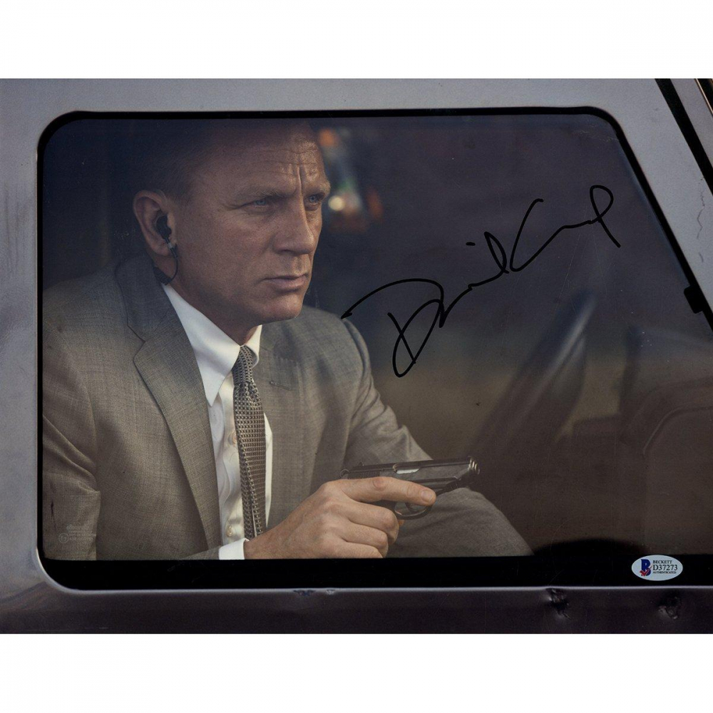 Daniel Craig Signed "James Bond" 11x14 Photo (Beckett COA) | Pristine ...