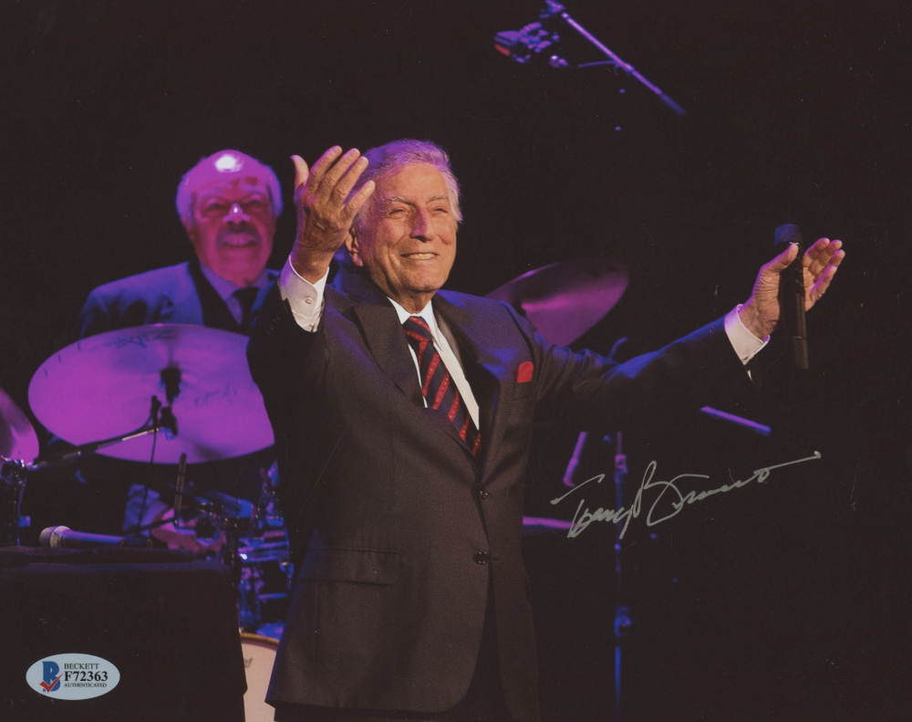 Tony Bennett Signed 8x10 Photo (Beckett COA) | Pristine Auction