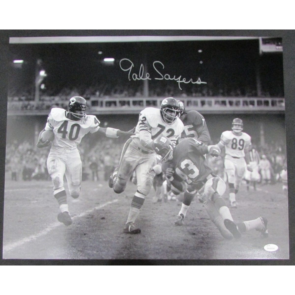 Gale Sayers Signed Chicago Bears 16x20 Photo (JSA COA) | Pristine Auction
