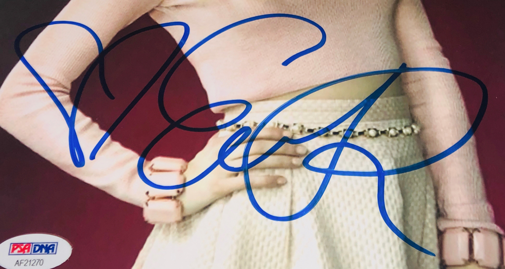 Emma Roberts Signed 8x10 Photo (PSA COA) | Pristine Auction