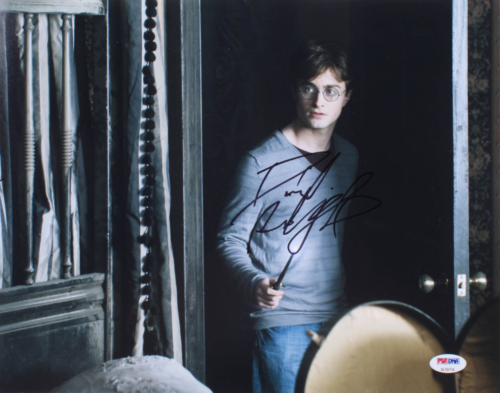 Daniel Radcliffe Signed "Harry Potter" 11x14 Photo (PSA Hologram ...