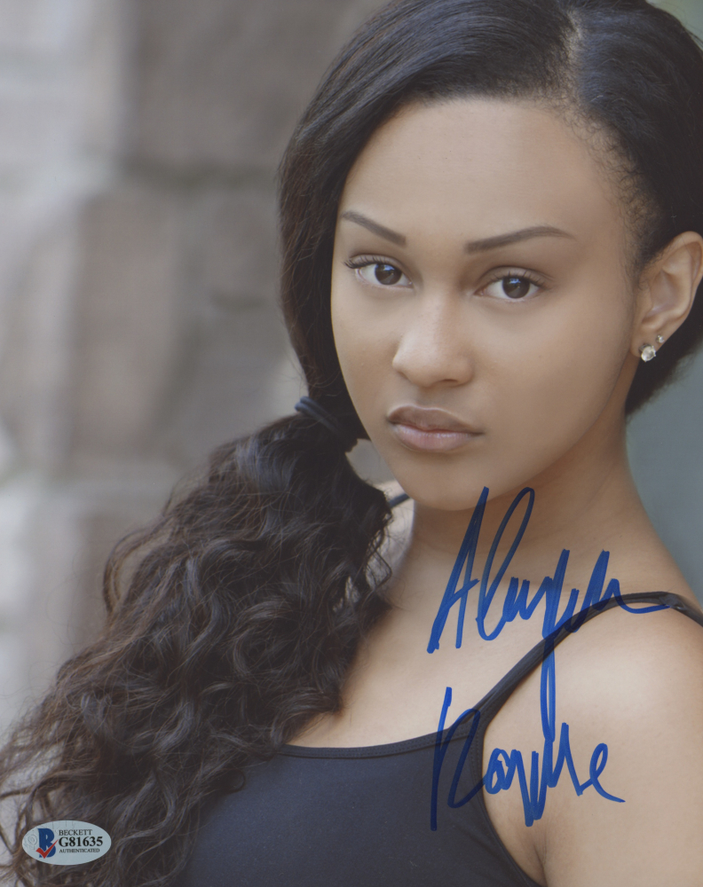 Aliyah Royale Signed 8x10 Photo (Beckett) | Pristine Auction