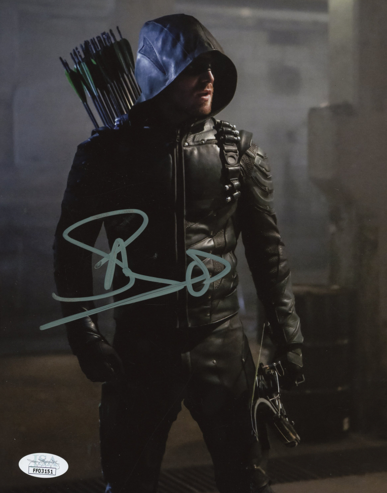 Stephen Amell Signed "Arrow" 8x10 Photo (JSA COA) | Pristine Auction