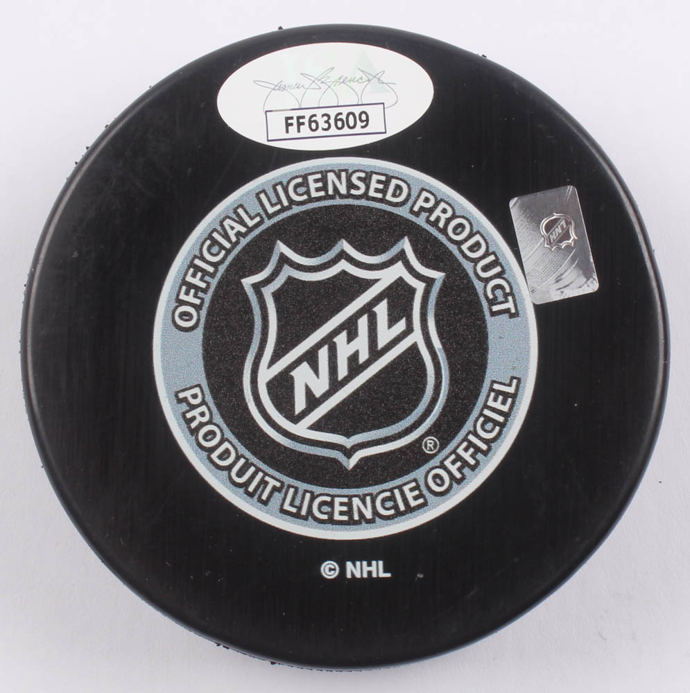 Joe Sakic Signed 2001 Colorado Avalanche Stanley Cup Champions Logo ...