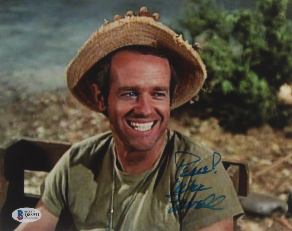 Mike Farrell Signed "M*A*S*H" 8x10 Photo Inscribed "Peace!" (Beckett ...