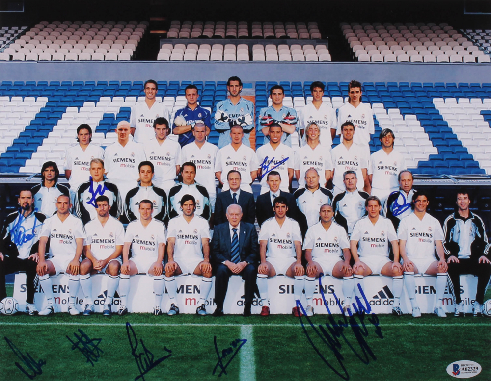 2005 Real Madrid 11x14 Photo Team-Signed by (9) with Thomas Gravesen ...