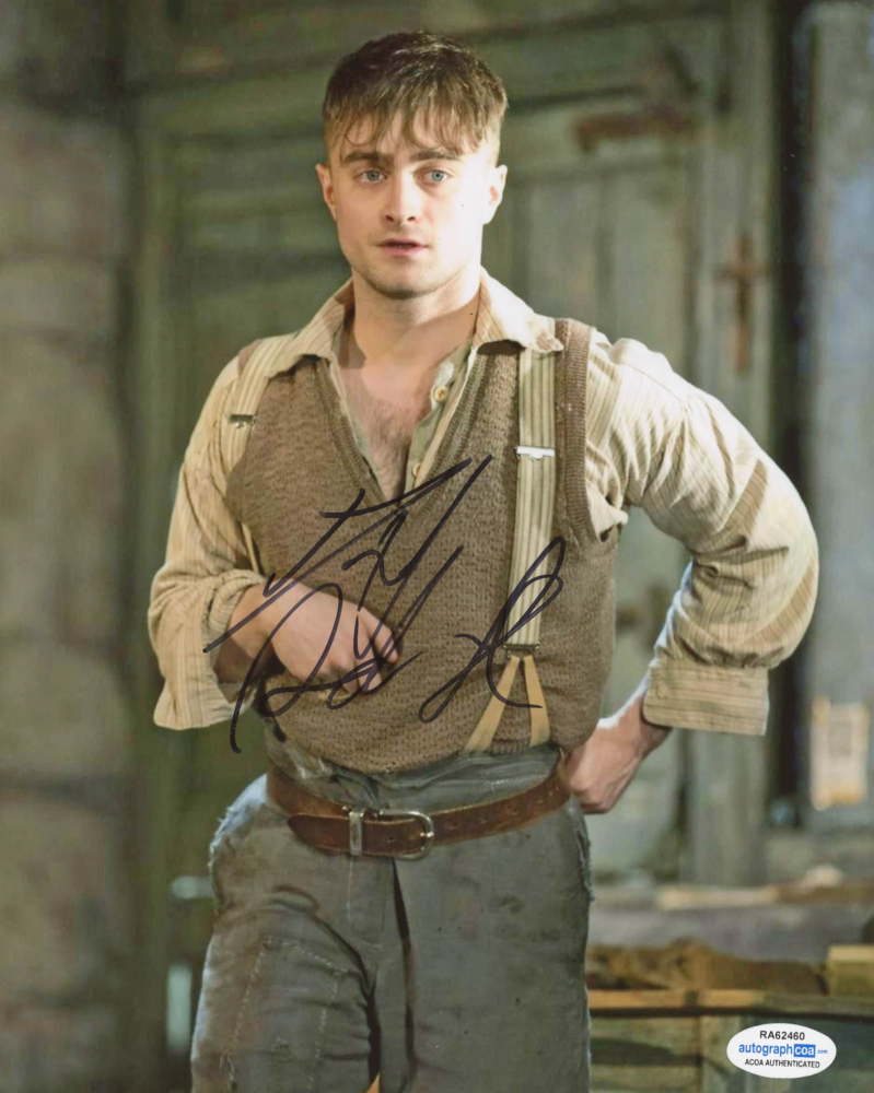Daniel Radcliffe Signed 8x10 Photo (AutographCOA COA) | Pristine Auction