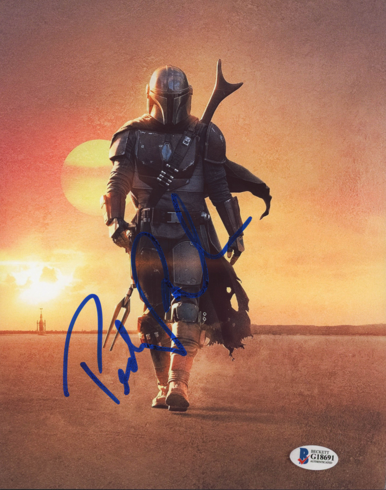 Pedro Pascal Signed "The Mandalorian" 8x10 Photo (Beckett COA ...