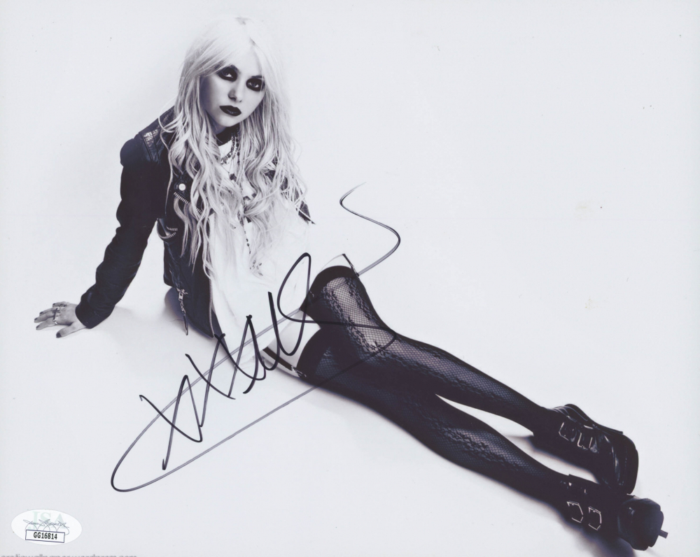 Taylor Momsen Signed 8x10 Photo (JSA COA) | Pristine Auction