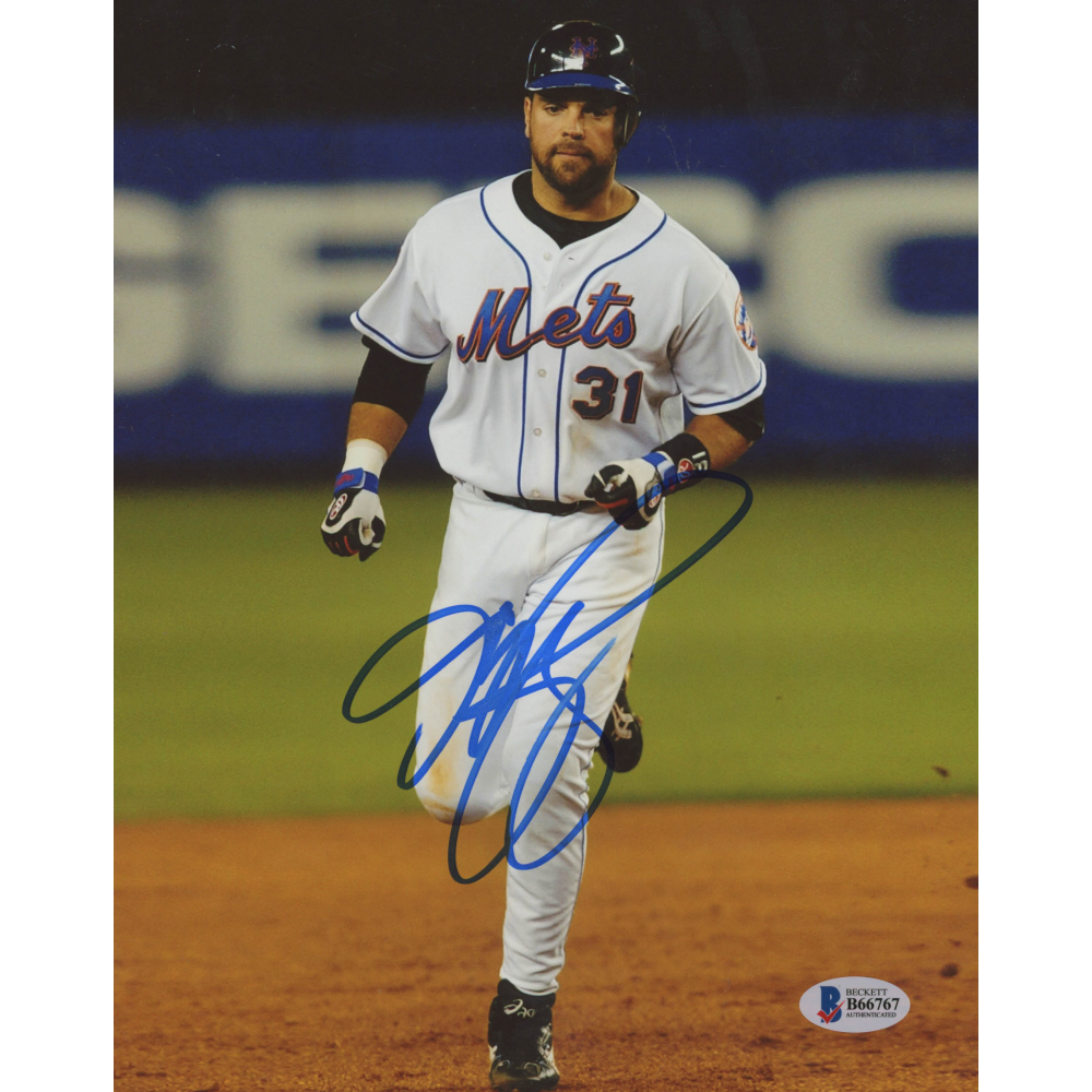 Mike Piazza Signed Mets 8x10 Photo (Beckett COA) | Pristine Auction