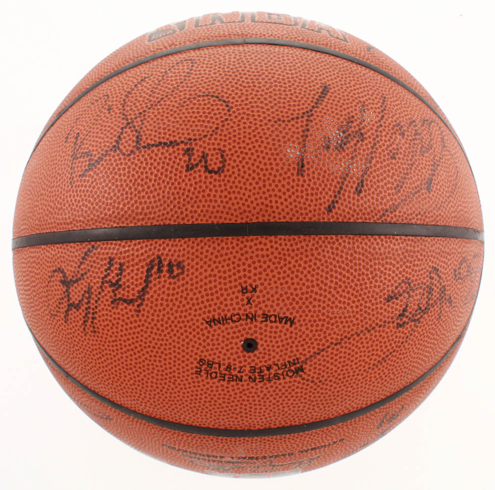 2001-02 Lakers NBA Basketball Team-Signed by (13) with Kobe Bryant ...