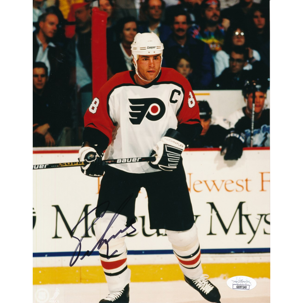 Eric Lindros Signed Flyers 8x10 Photo (JSA COA) | Pristine Auction