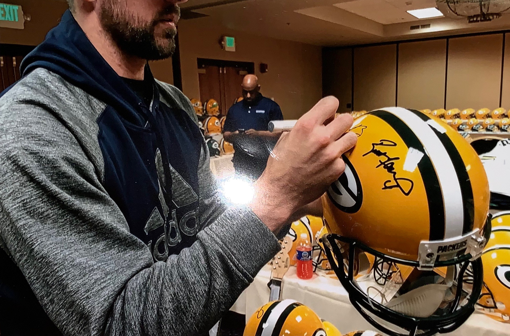 Brett Favre & Aaron Rodgers Signed Packers Full-Size Helmet (Radtke COA ...