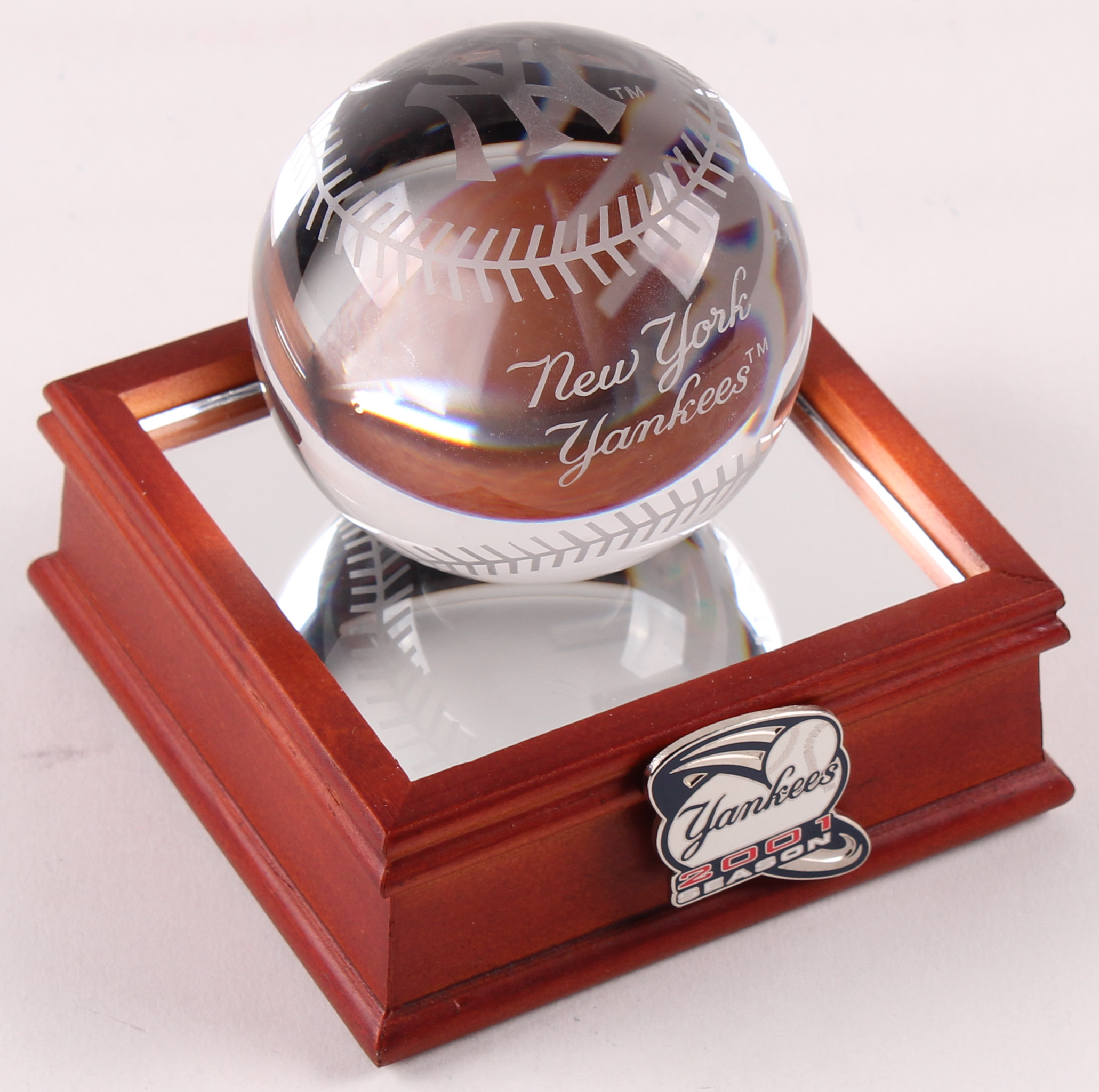 Yankees Lead Crystal Baseball With Display Case | Pristine Auction