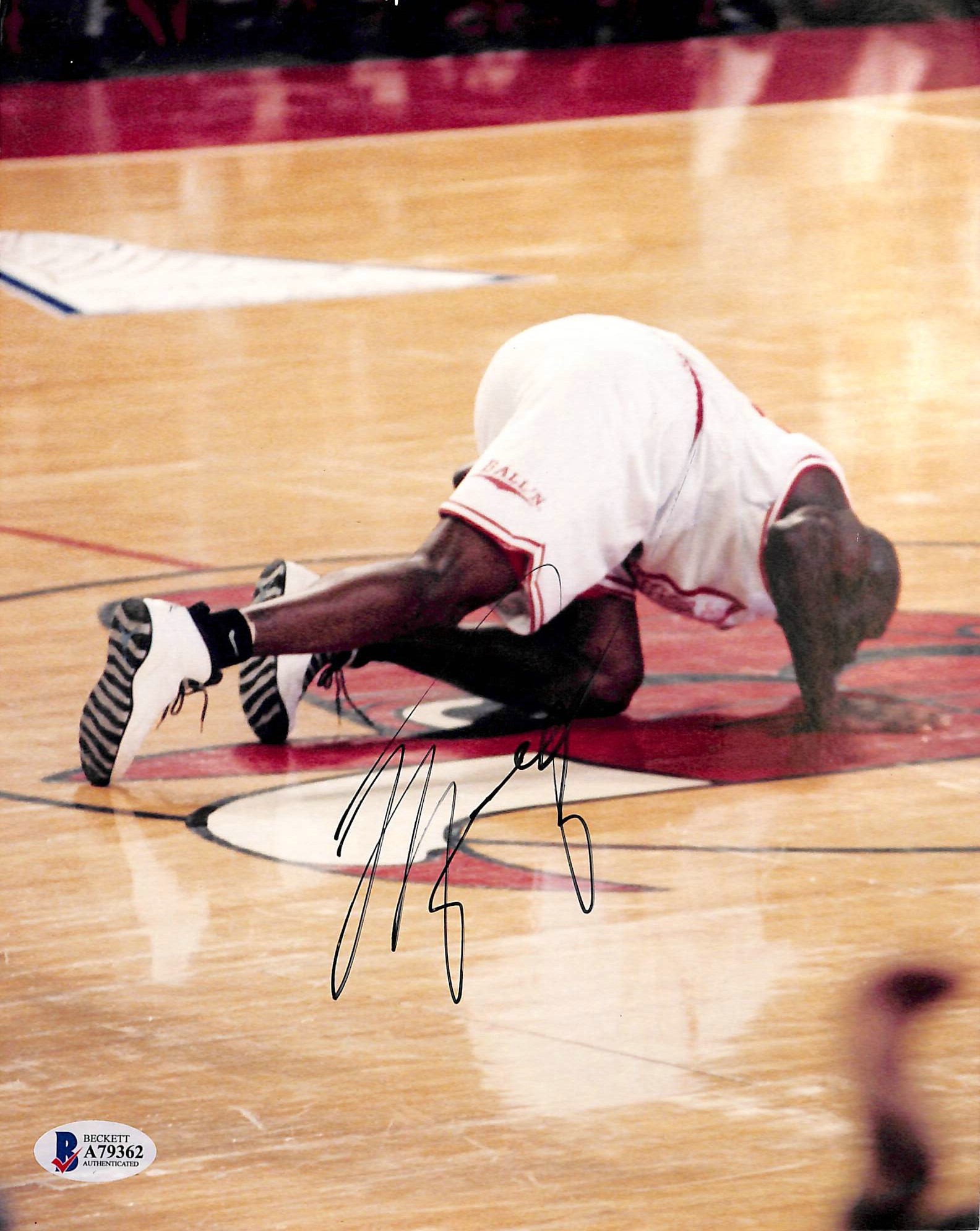 Michael Jordan Signed Bulls 8x10 Photo (Beckett LOA) | Pristine Auction