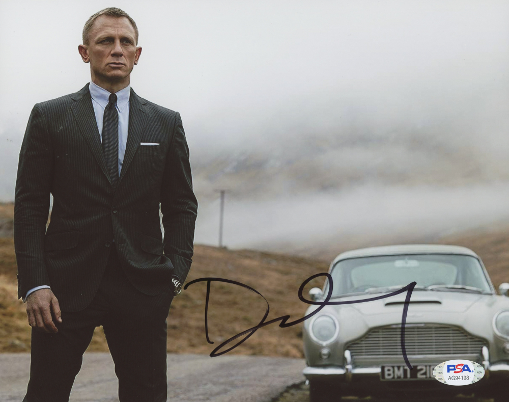 Daniel Craig Signed "James Bond" 8x10 Photo (PSA COA) | Pristine Auction