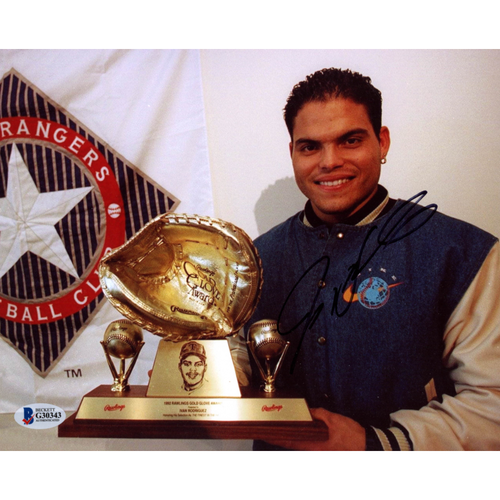 Ivan Rodriguez Signed "Gold Glove Award" 8x10 Photo (Beckett COA ...