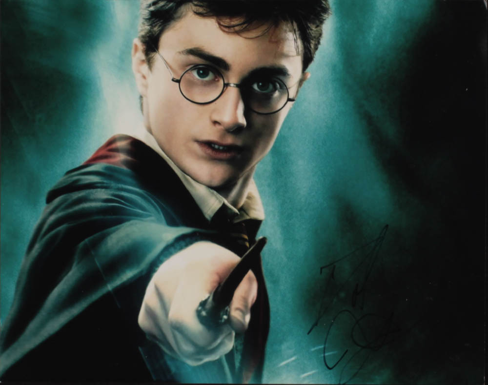 Daniel Radcliffe Signed "Harry Potter" 11x14 Photo (AutographCOA COA ...