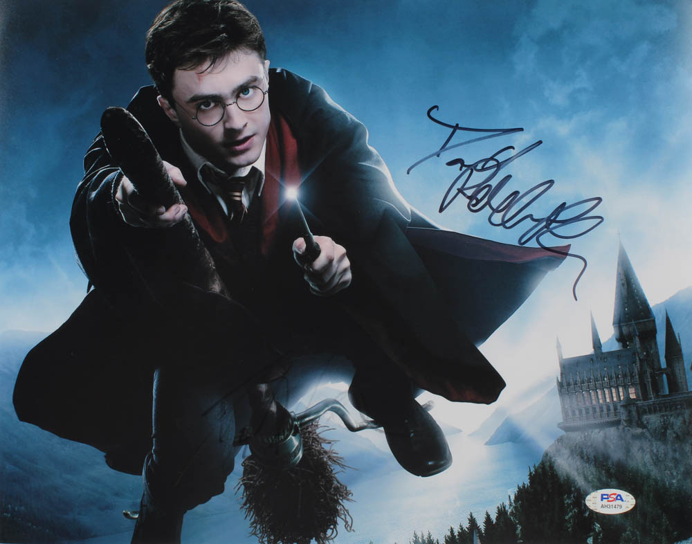 Daniel Radcliffe Signed "Harry Potter" 11x14 Photo (PSA COA) | Pristine ...