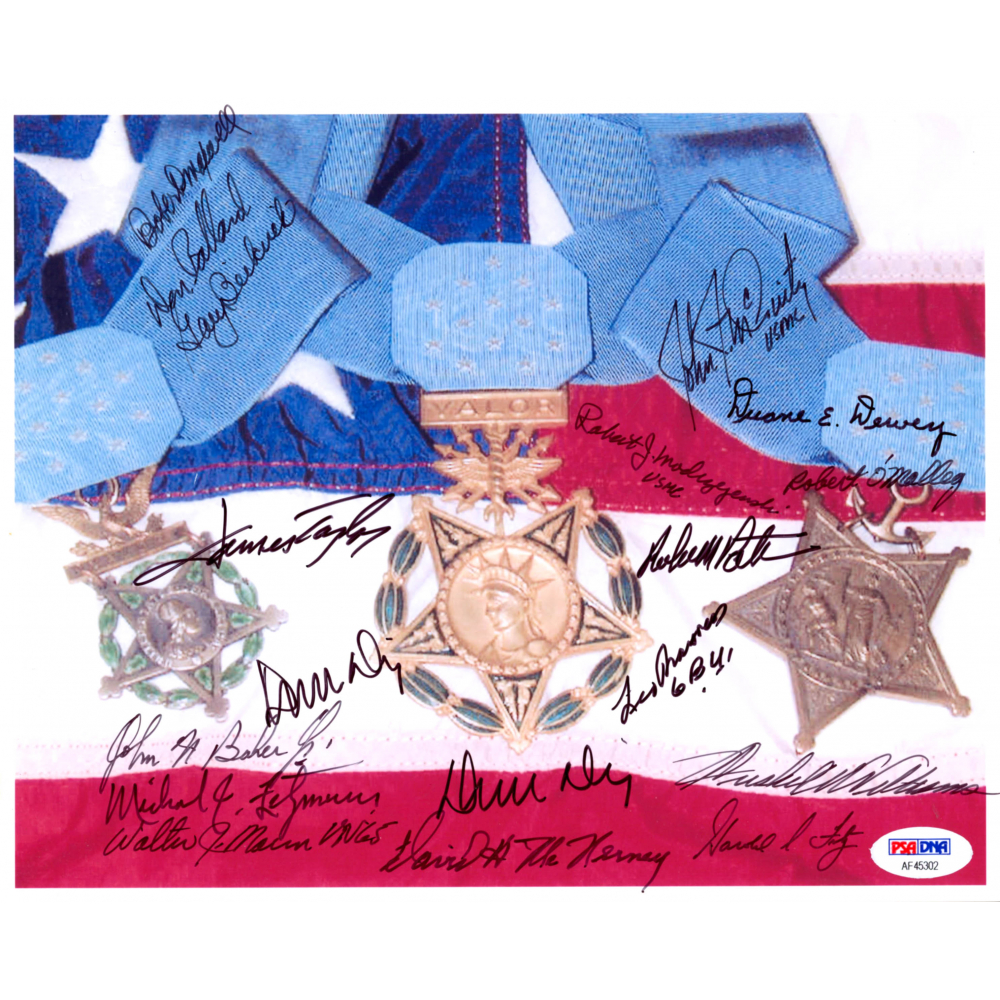 Medal of Honor Recipients 8x10 Photo Signed by (18) with Robert Maxwell ...