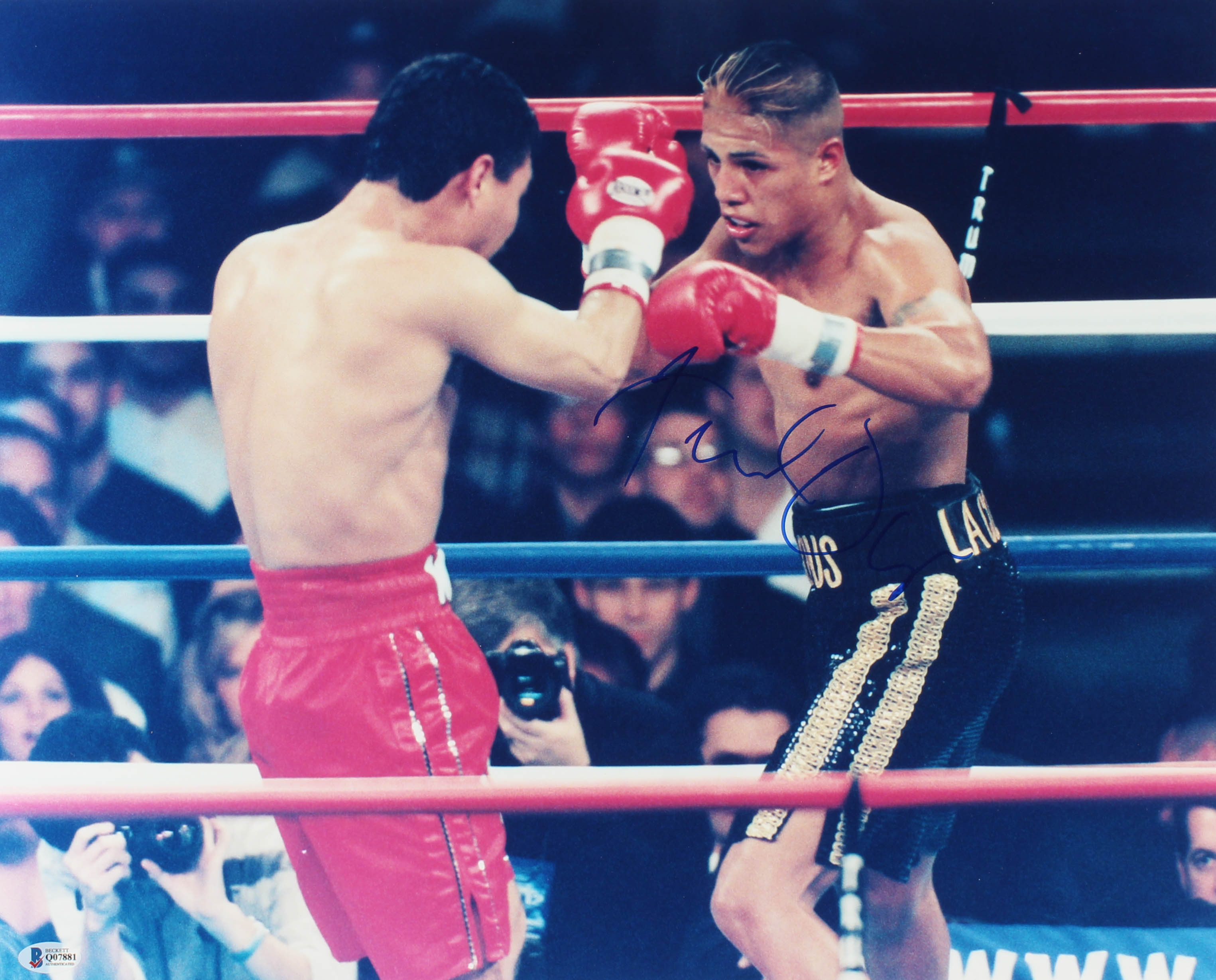 Fernando Vargas Signed 16x20 Photo (Beckett COA) | Pristine Auction
