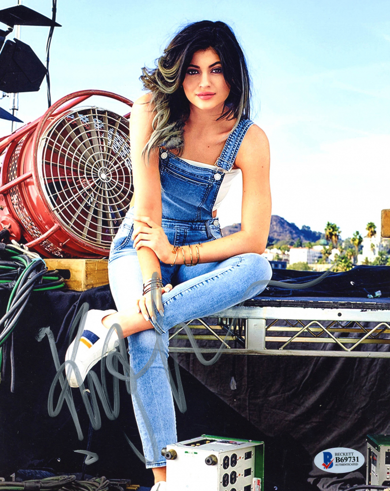 Kylie Jenner Signed 8x10 Photo (PSA Hologram) | Pristine Auction