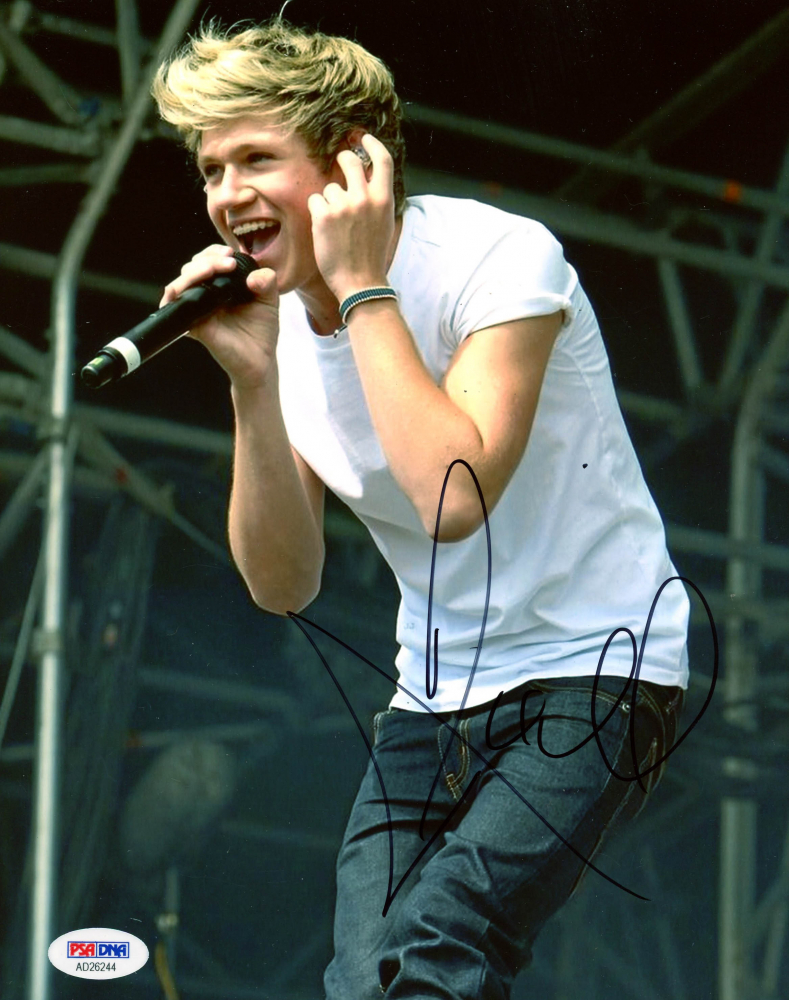 Niall Horan Signed 8x10 Photo (PSA Hologram) | Pristine Auction