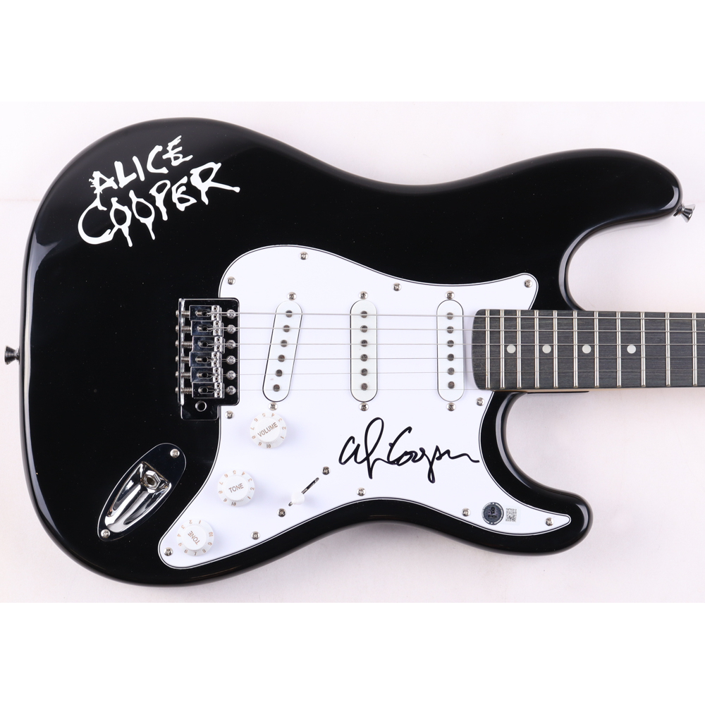 Alice Cooper Signed 39" Electric Guitar (Beckett) | Pristine Auction