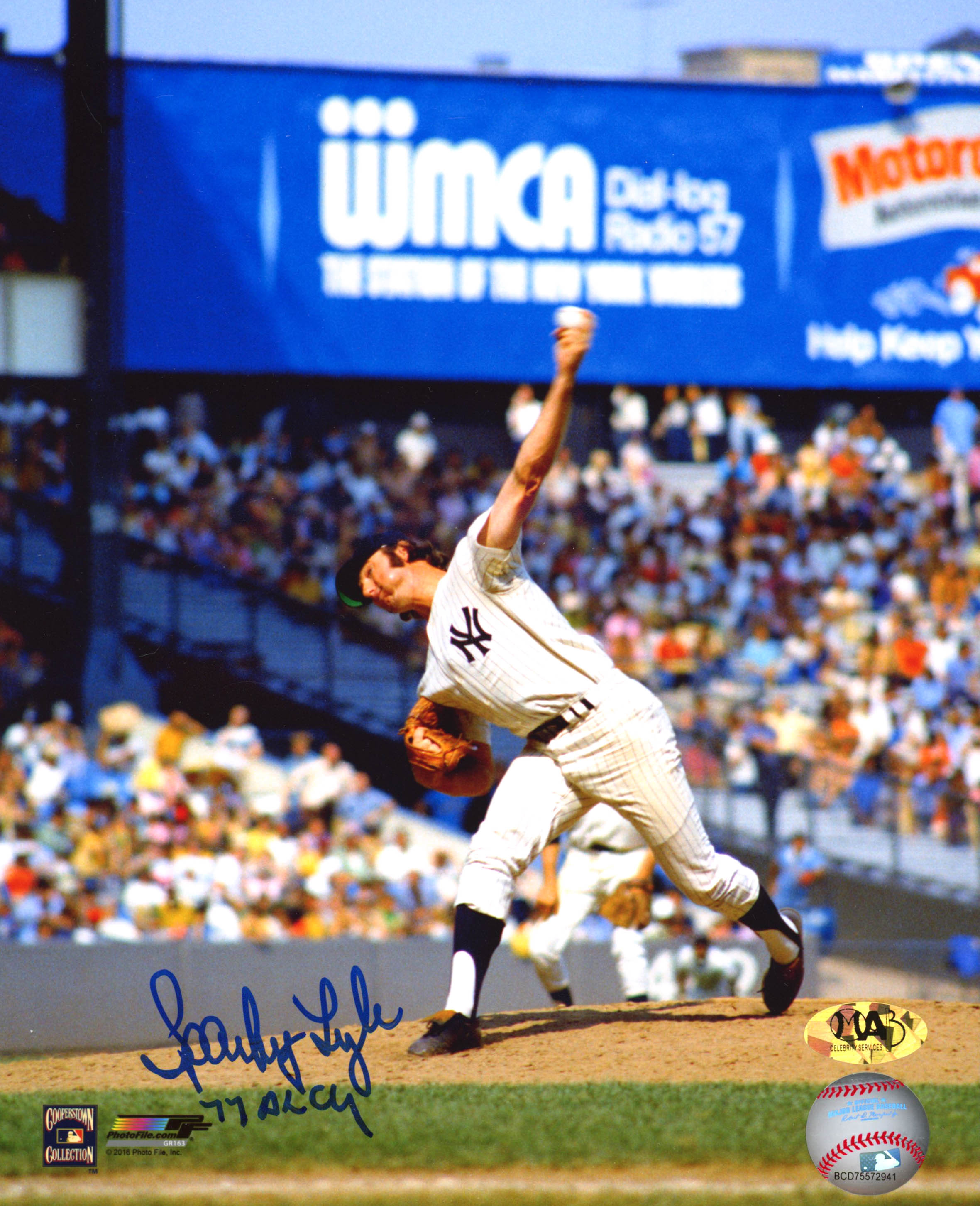 Sparky Lyle Signed Yankees 8x10 Photo Inscribed "77 ALCG" (MAB Hologram ...