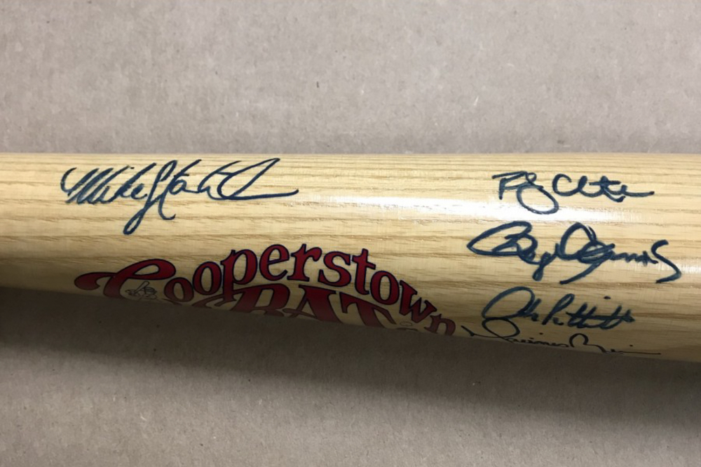 2000 Yankees World Series Champions Cooperstown LE Baseball Bat Team-Signed by (22) with Derek ...