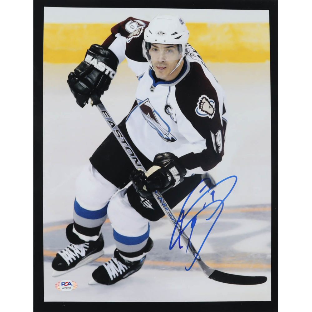 Joe Sakic Signed Avalanche 11x14 Photo (PSA COA) | Pristine Auction