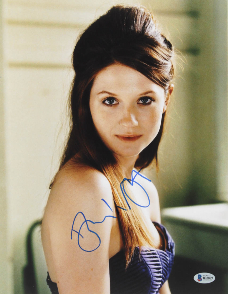 Bonnie Wright Signed 11x14 Photo (Beckett COA) | Pristine Auction