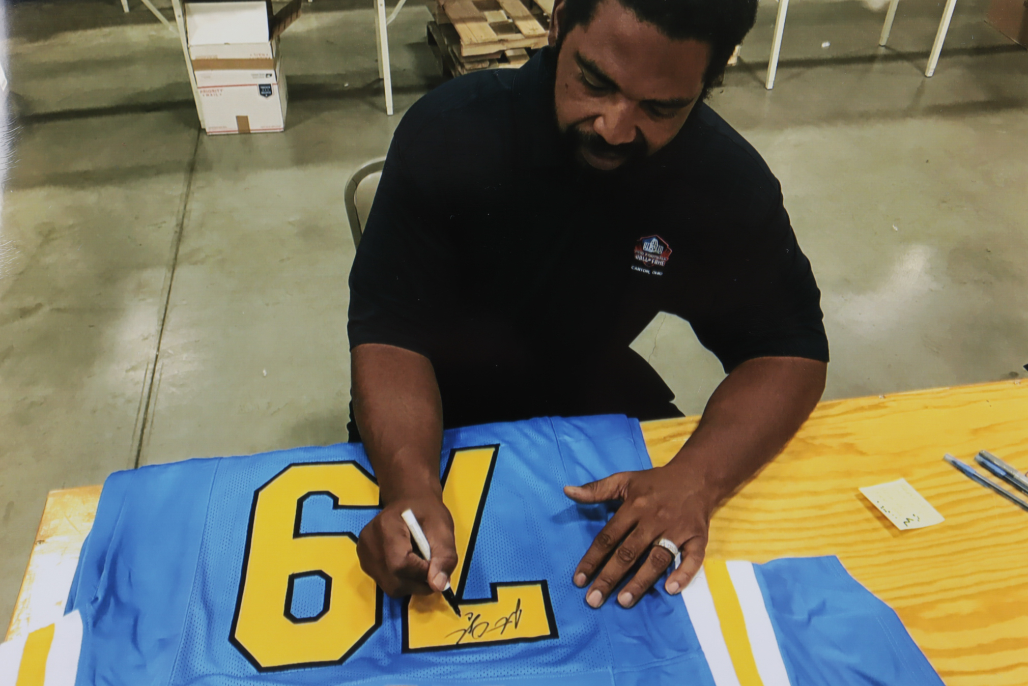 Jonathan Ogden Signed Jersey Inscribed "CHOF 12" (Radtke COA ...