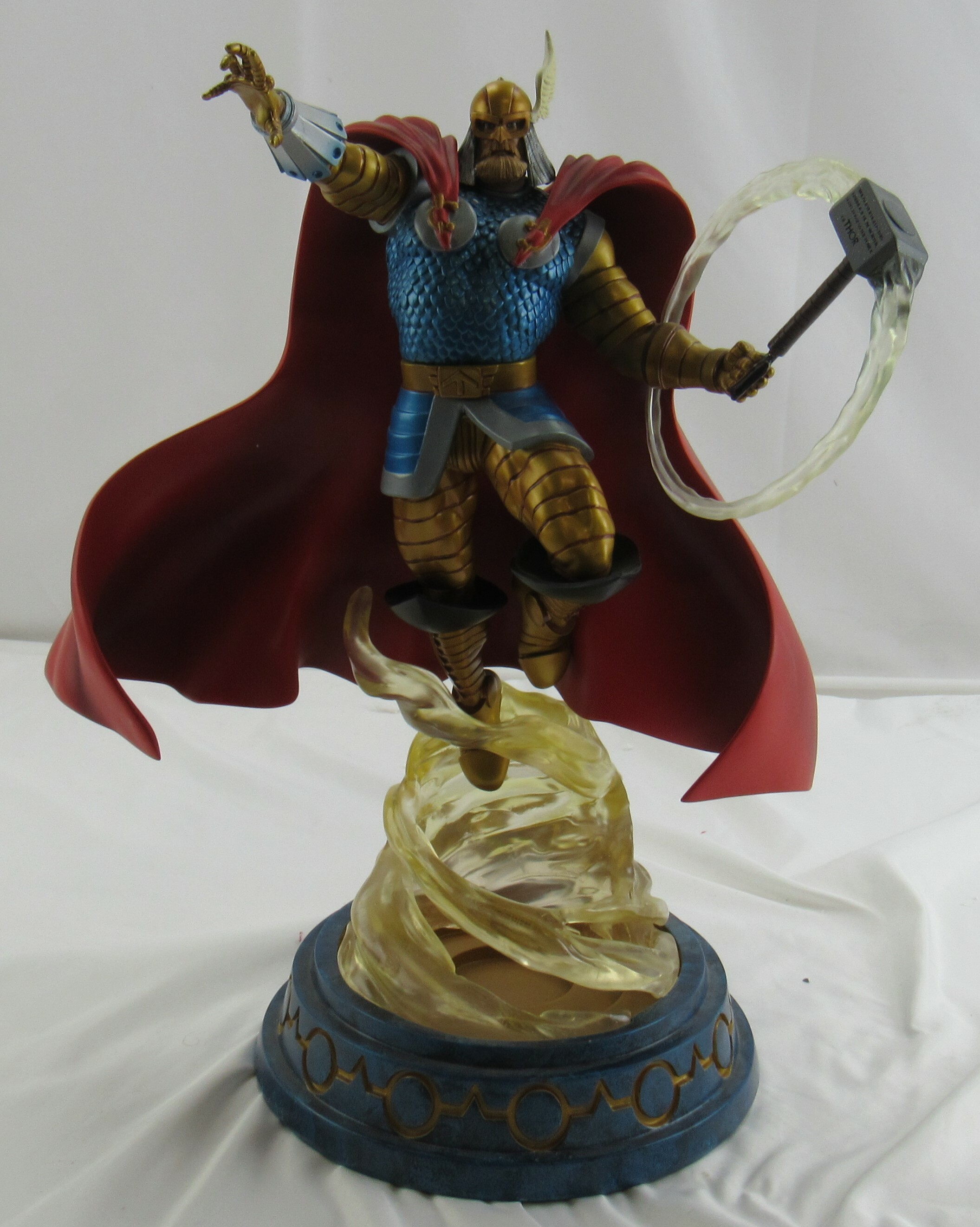 Marvel "Thor" Diamond Select Milestones Armored Resin Statue Figurine ...
