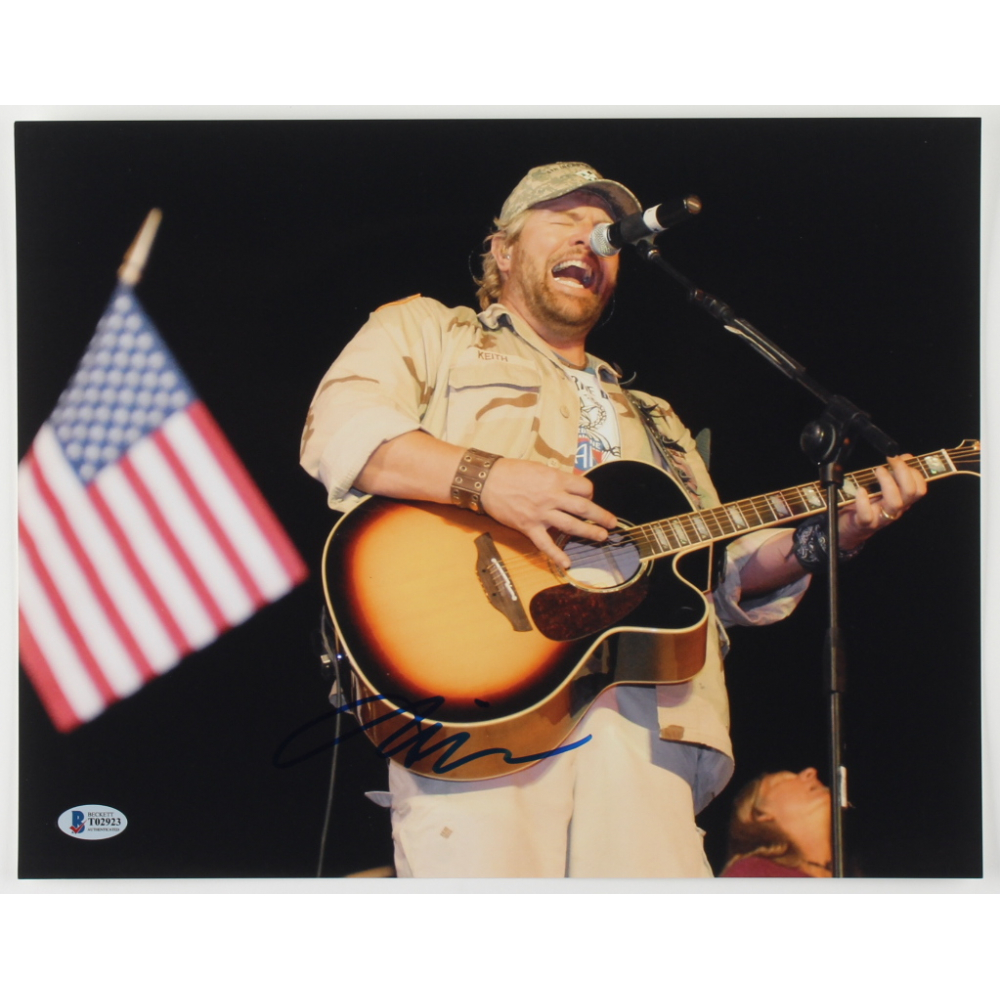 Toby Keith Signed 11x14 Photo (Beckett COA) | Pristine Auction
