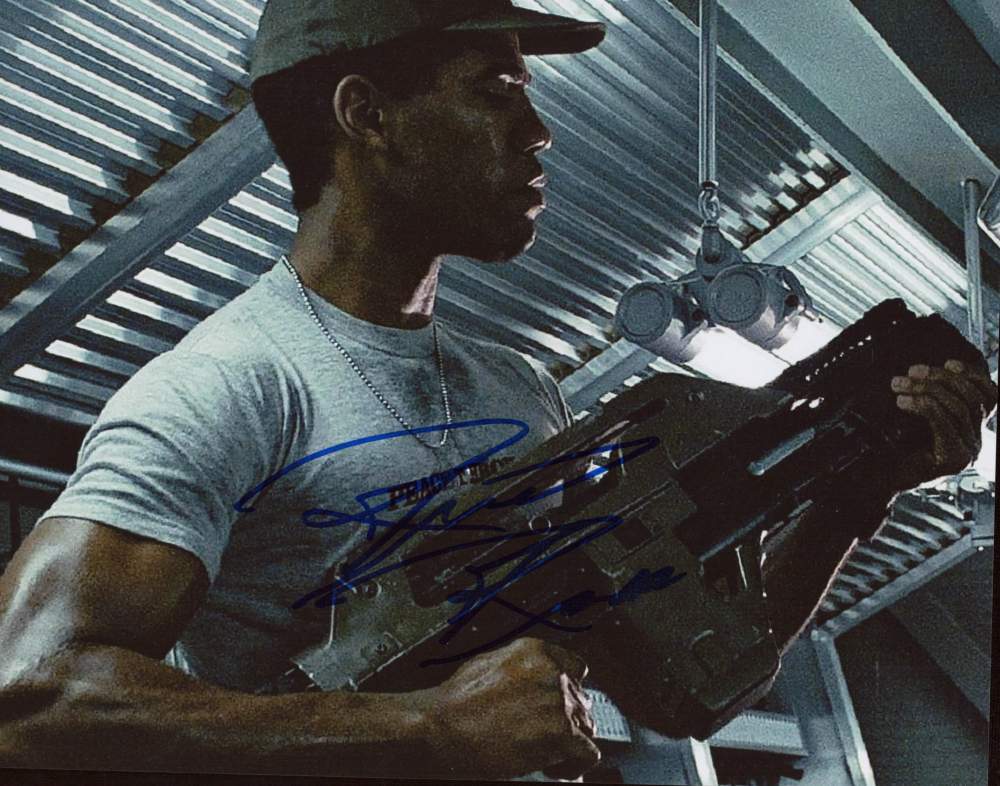 Ricco Ross Signed "Aliens" 8x10 Photo (AutographCOA Hologram ...