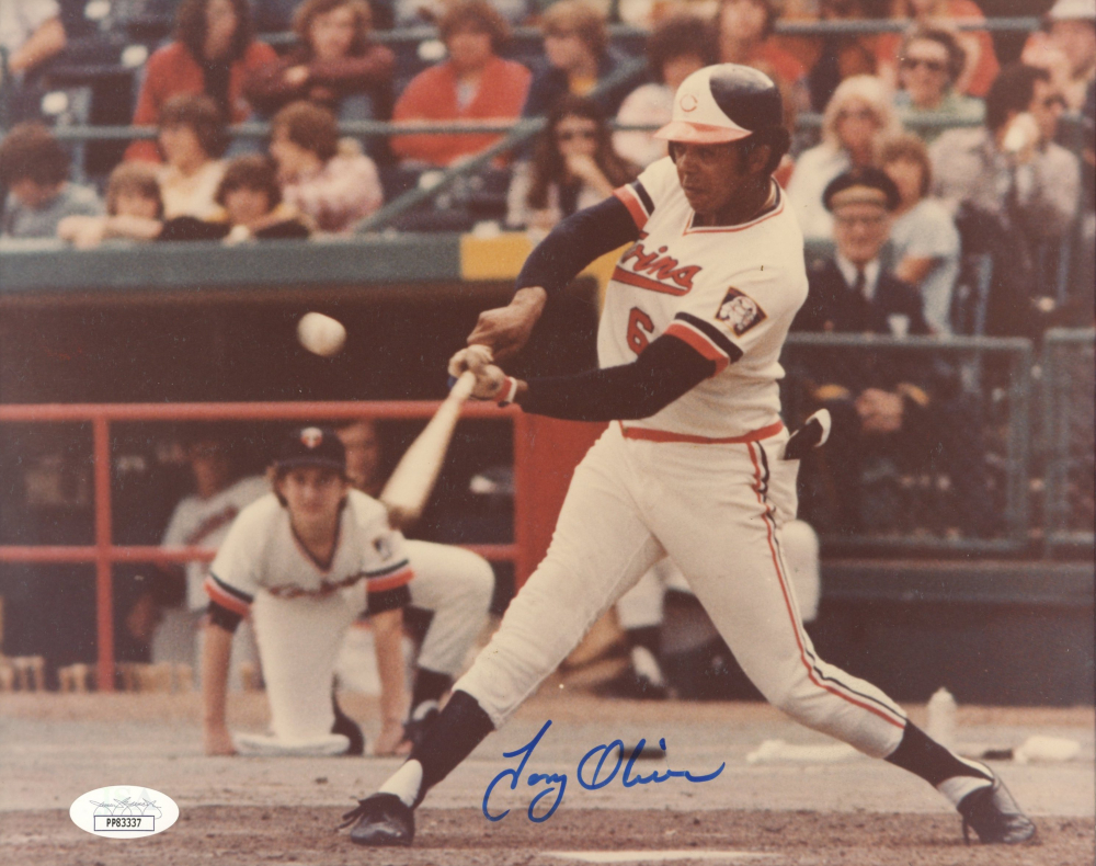 Tony Oliva Signed Twins 8x10 Photo (JSA COA) | Pristine Auction