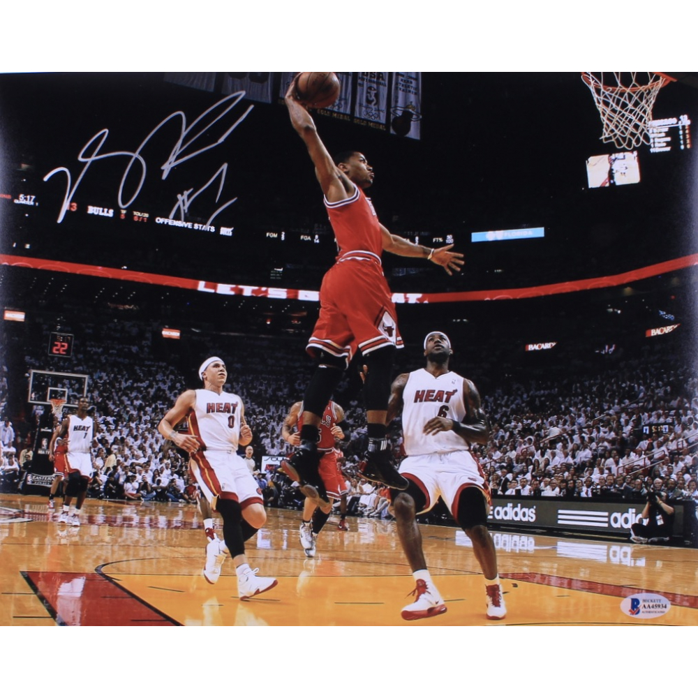 Derrick Rose Signed Bulls 11x14 Photo (Beckett COA) | Pristine Auction