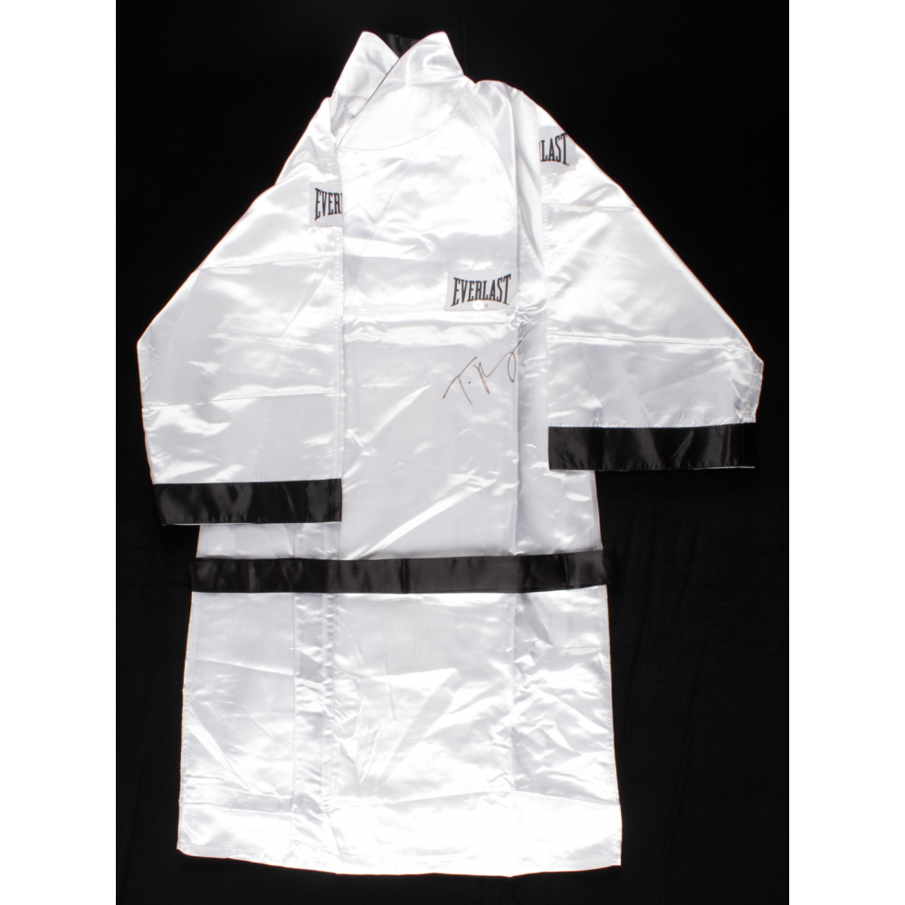 Tyson Fury Signed Everlast Boxing Robe (Beckett Hologram) | Pristine ...