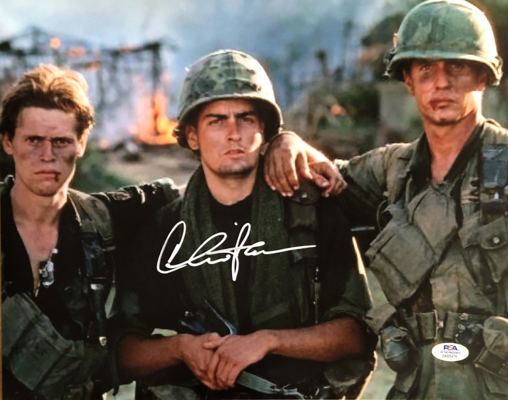 Charlie Sheen Signed "Platoon" 11x14 Photo (PSA COA) | Pristine Auction