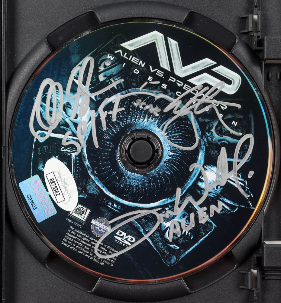 Alec Gillis, Tom Woodruff Jr & Ian Whyte Signed "Alien vs Predator ...