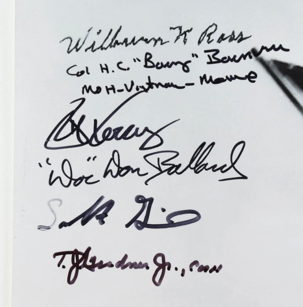 Medal Of Honor 11x14 Photo Signed by (21) Medal of Honor Recipients ...