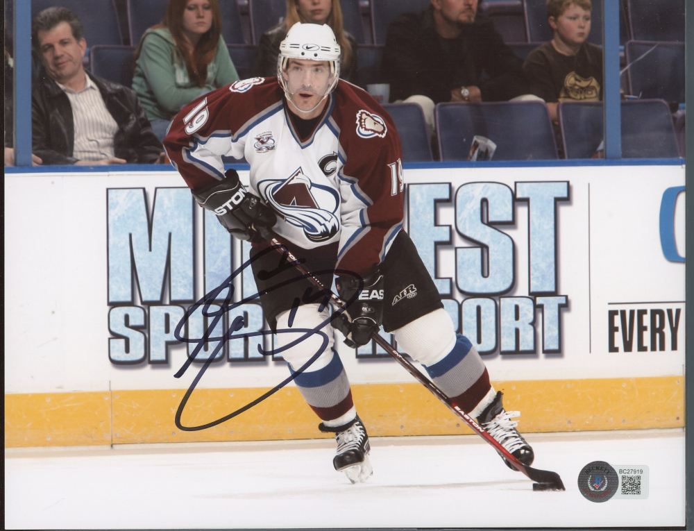 Joe Sakic Signed Avalanche 8x10 Photo (Beckett COA) | Pristine Auction
