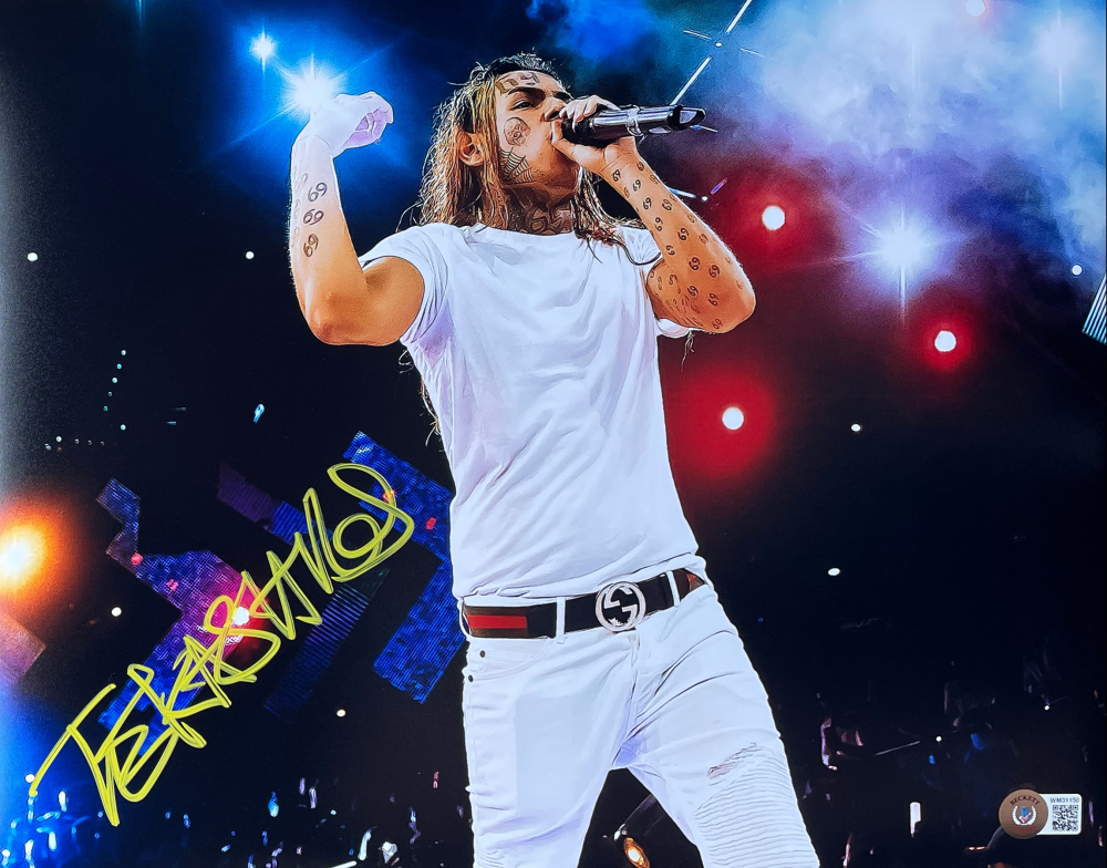 Tekashi 6ix9ine Signed 11x14 Photo (Beckett) | Pristine Auction