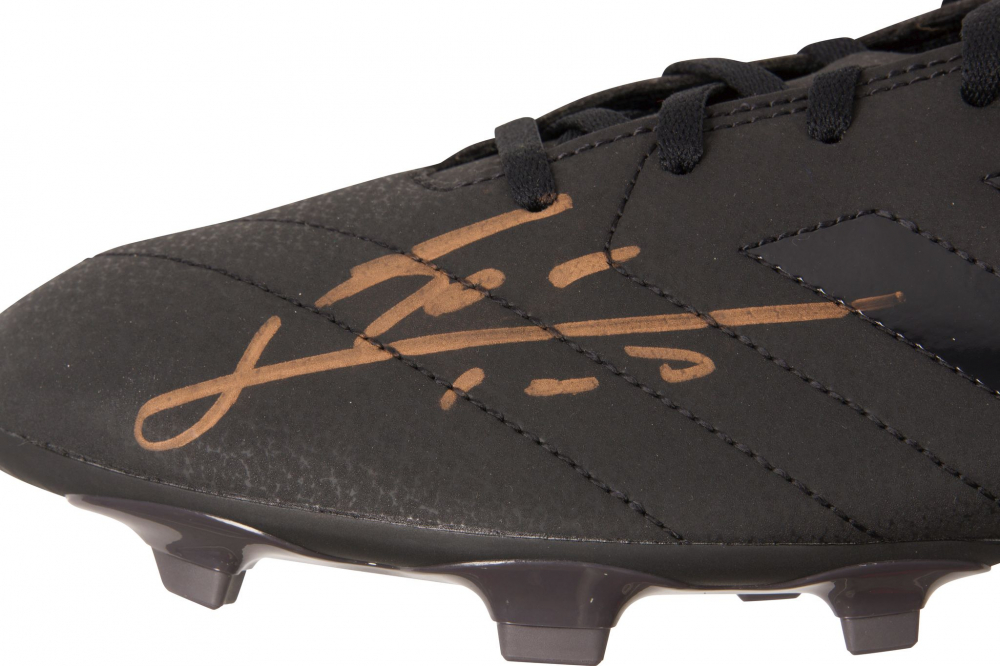 Lionel Messi Signed Adidas Soccer Cleat (Beckett COA) | Pristine Auction