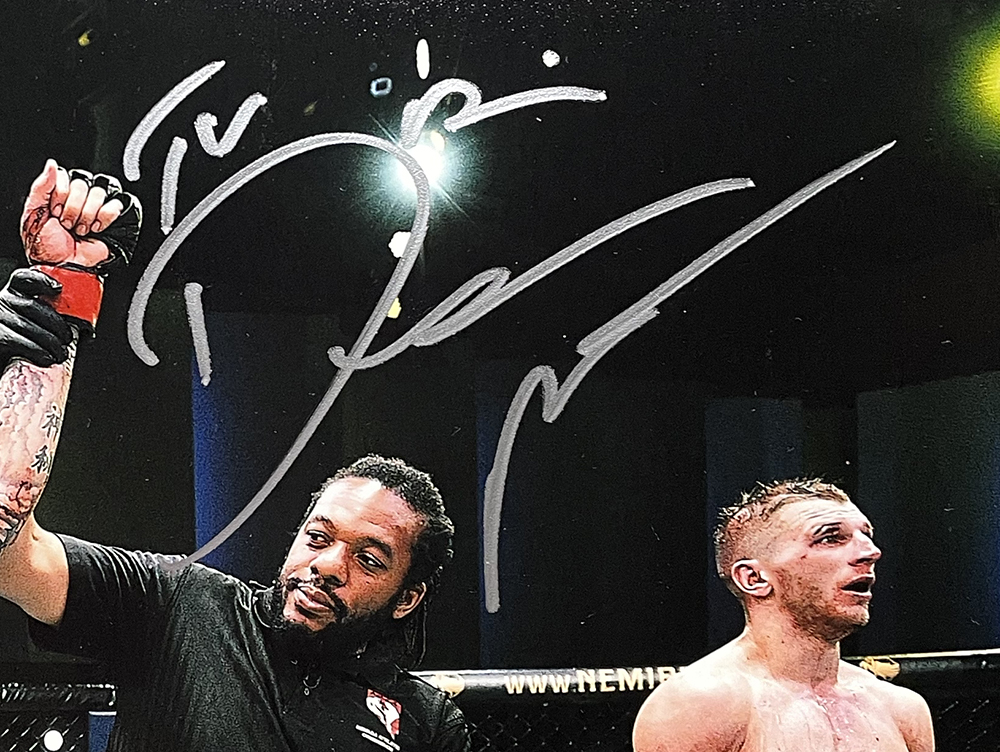 Dustin Poirier Signed UFC 8x10 Photo (PSA COA) | Pristine Auction