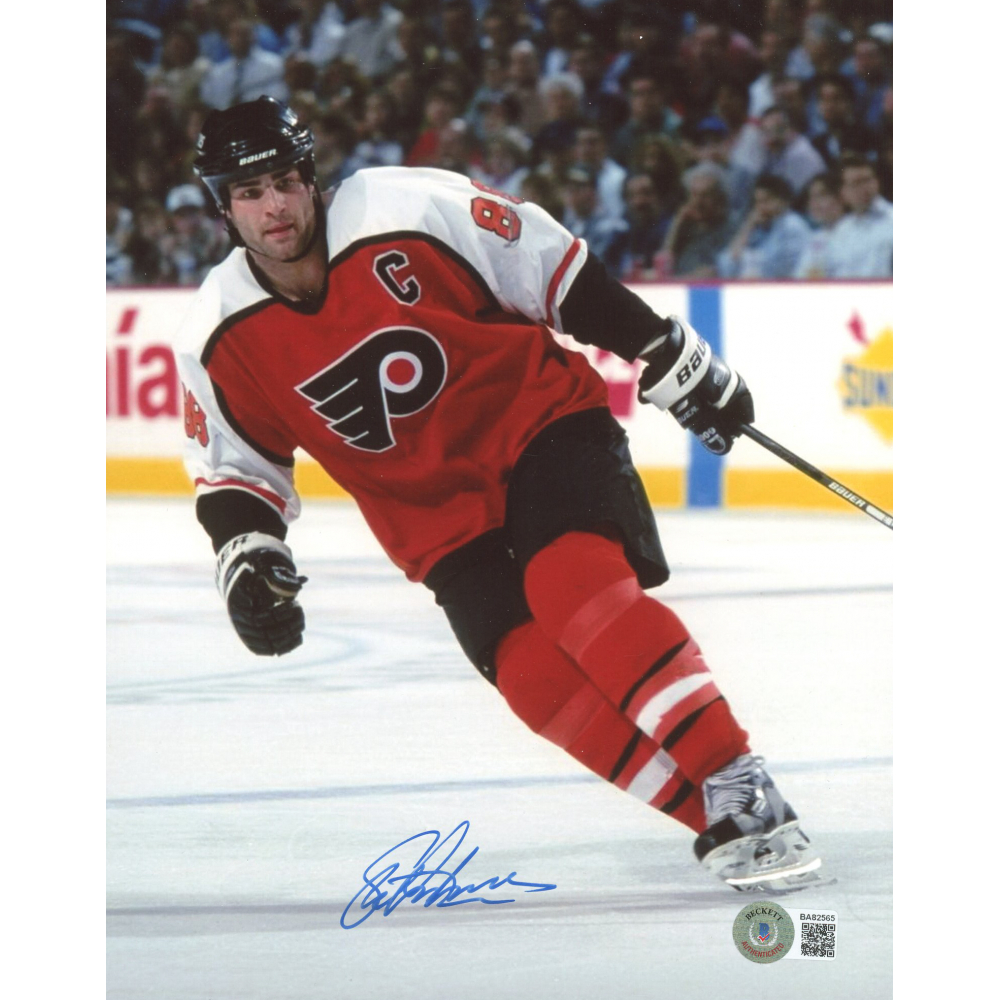 Eric Lindros Signed Flyers 8x10 Photo (Beckett COA) | Pristine Auction