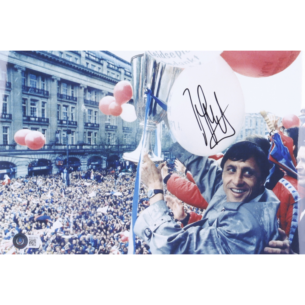 Johan Cruyff Signed 8x12 Photo (Beckett COA) | Pristine Auction