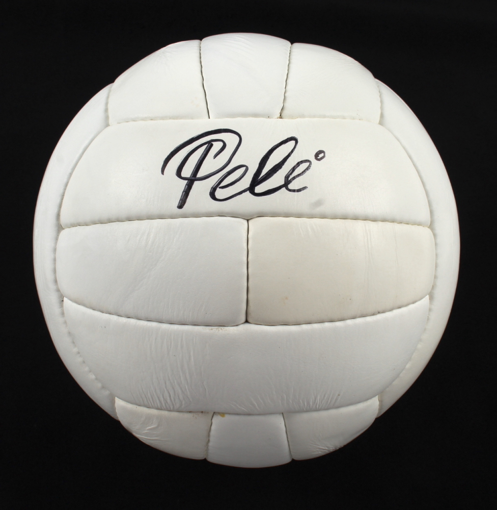 Pele Signed Soccer Ball (Beckett) | Pristine Auction