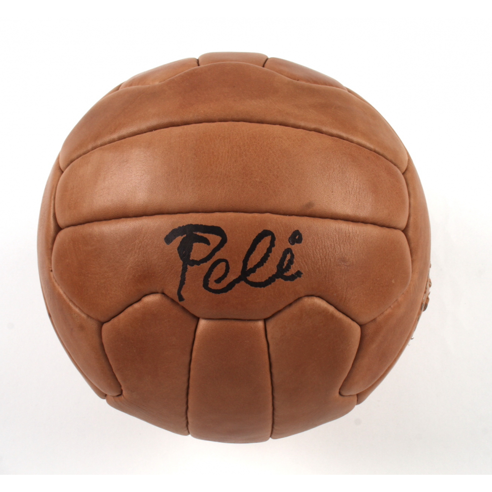 Pele Signed Soccer Ball (Beckett) | Pristine Auction